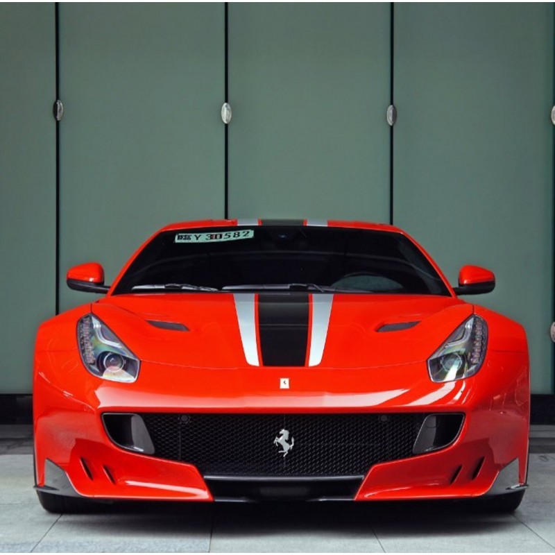 Ferrari F12 TDF Giallo Tristato with black/silver livery Looksmart ...