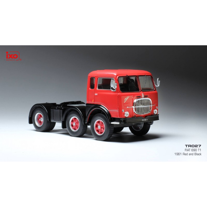 Fiat 690 T1 Red and Black 1961 IXO TR027 - Miniatures Autos Motos